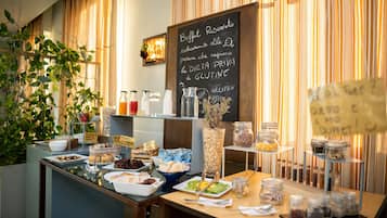 Pequeno-almoço tipo buffet diário (15 EUR por pessoa)