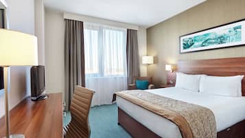 Quarto casal standard | Escrivaninha, ferros/tábuas de passar roupa, Wi-Fi de cortesia