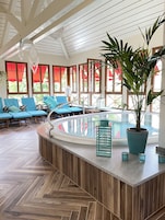 Sauna seca, banheira de hidromassagem, sauna a vapor