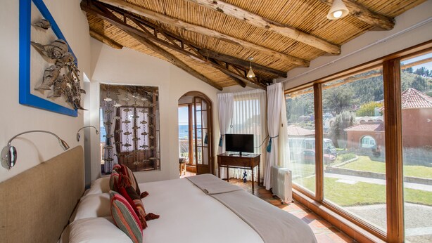 Quarto exclusivo, 1 cama King | Cofres nos quartos, escrivaninha, espaço de trabalho para notebook