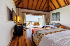 Villa, banheira de hidromassagem, sobre a água | 1 quarto, minibar, cofre no quarto, com mobília individualizada