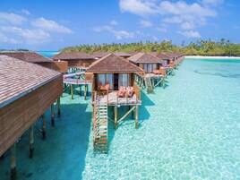 Villa, banheira de hidromassagem, sobre a água | Vista para a praia ou o mar