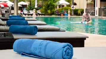 2 piscinas exteriores, da(s) 7:00 à(s) 19:00, guarda-sóis