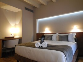 Quarto superior | Edredons de pluma, frigobar, cofres nos quartos, quartos à prova de som