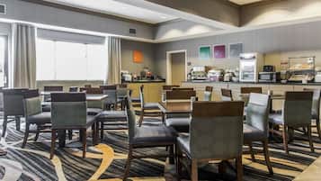 Café da manhã para viagem grátis todos os dias