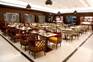 Pequeno-almoço tipo buffet diário mediante uma taxa 