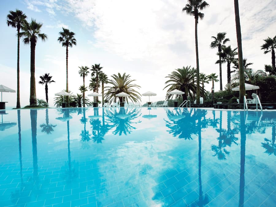 Piscina interna, piscina externa sazonal