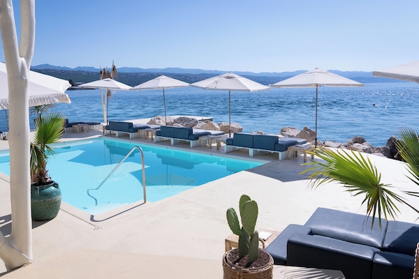 Piscina interior, piscina exterior