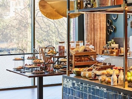 Pequeno-almoço tipo buffet diário mediante uma taxa 