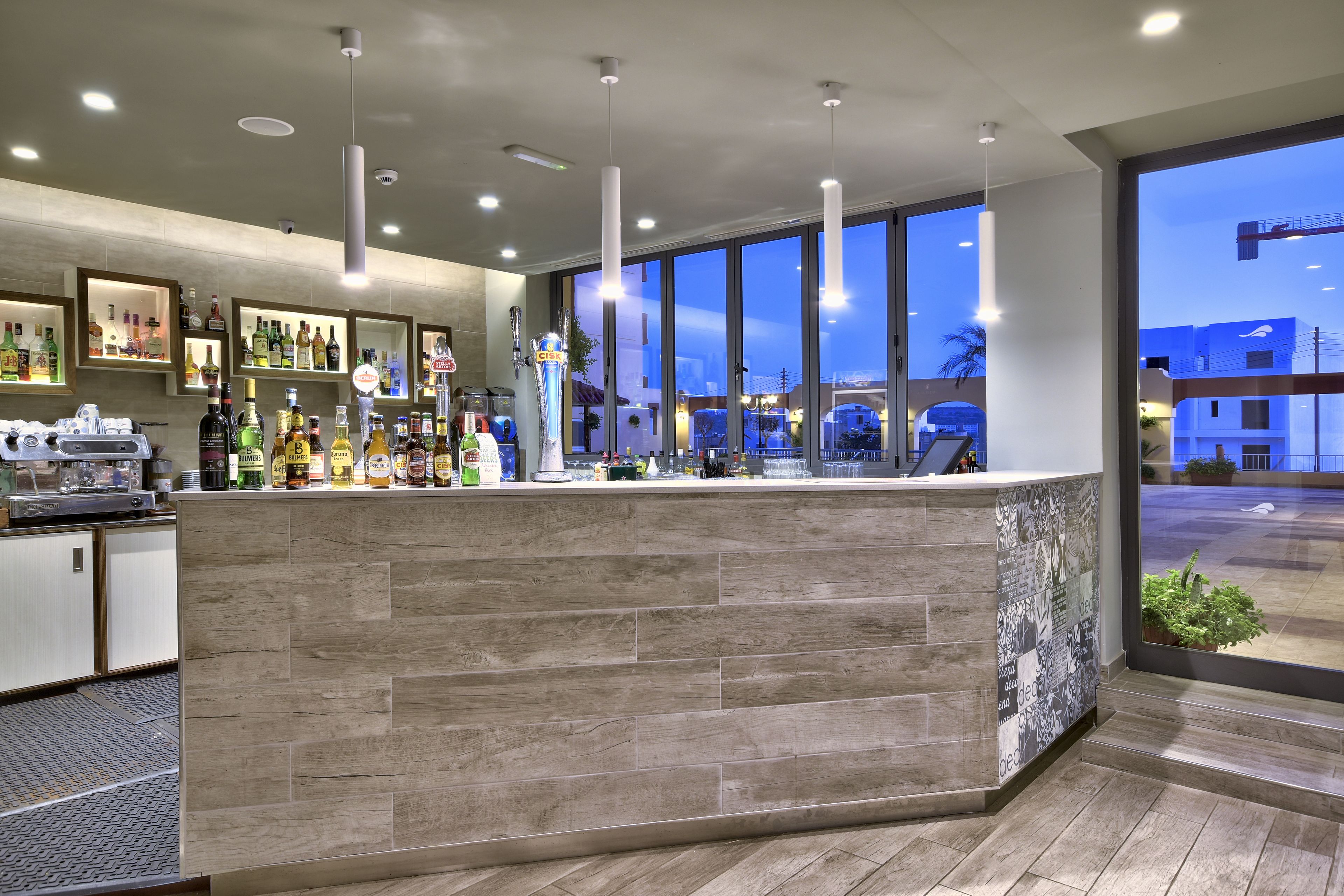 Bar junto à piscina