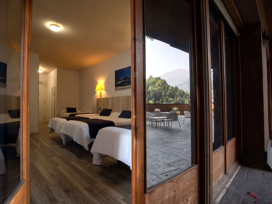 Cofre no quarto, secretária