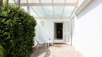 Quarto Duplo Deluxe, 1 cama de casal, junto ao jardim | Terraço/pátio interior