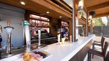Bar junto à piscina