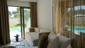 Suite Júnior, piscina privativa | Roupa de alta qualidade, camas de colchão pillowtop, minibar 