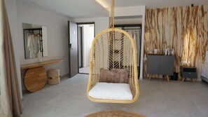 Suite, banheira de hidromassagem grande | Roupa de alta qualidade, camas de colchão pillowtop, minibar 