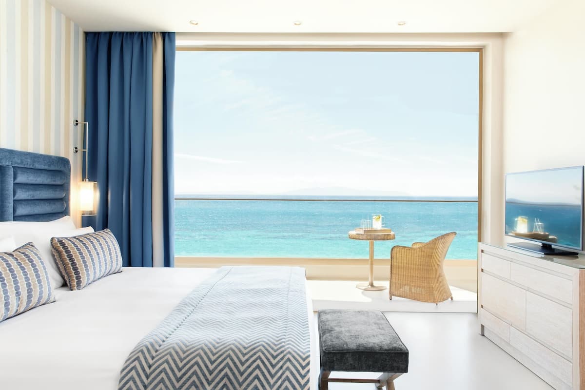 Quarto Duplo Superior, vista para o mar | Minibar grátis, cofre no quarto, secretária, Wi-fi grátis 