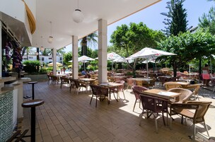 2 restaurantes: servem pequenos-almoços, almoços e jantares