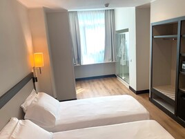 Quarto casal ou duplo luxo | Frigobar, cofres nos quartos, escrivaninha