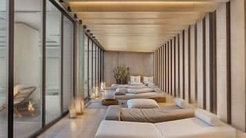 Piscina interior, piscina exterior, da(s) 10:00 à(s) 18:00, guarda-sóis