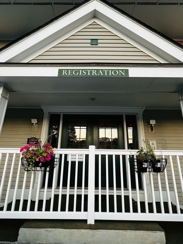 The Central Downtown Inn & Suites - Pittsfield, MA