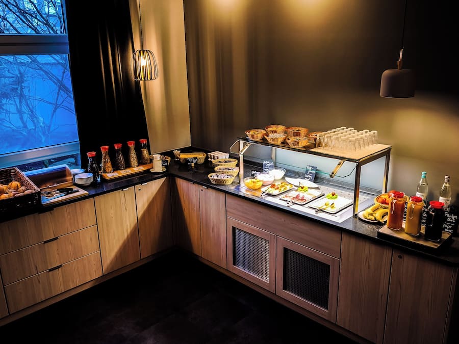 Pequeno-almoço tipo buffet diário (12.00 EUR por pessoa)