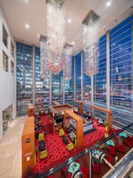 Serve pequenos-almoços, almoços e jantares 