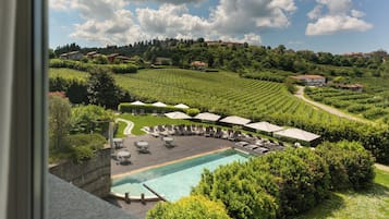 Piscina exterior, da(s) 9:00 à(s) 19:30, guarda-sóis, espreguiçadeiras