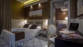 Quarto família | Roupas de cama premium, frigobar, cofres nos quartos, escrivaninha