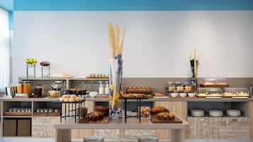 Café da manhã com buffet grátis todos os dias