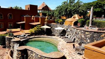 2 piscinas exteriores