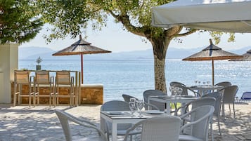 2 restaurantes, pequenos-almoços servidos, cozinha internacional