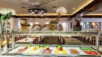 Pequeno-almoço tipo buffet diário (14 EUR por pessoa)