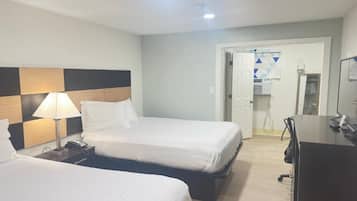 Quarto standard (2 Beds) | Escrivaninha, ferros/tábuas de passar roupa, Wi-Fi de cortesia