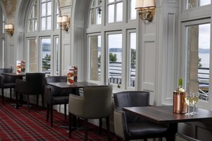 3 restaurantes, almoços servidos 
