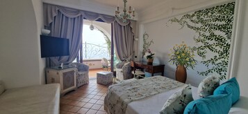 Quarto Deluxe, 1 quarto, vista para o mar | Minibar, cofre no quarto, secretária, cortinas/cortinados opacos 