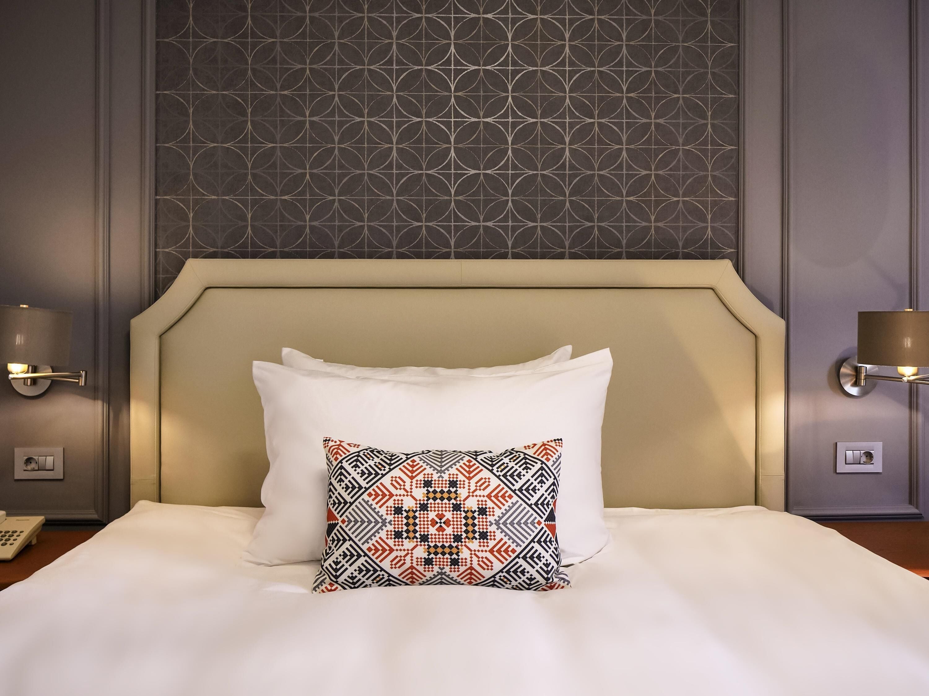 Quarto, 1 cama de casal | Roupa de alta qualidade, minibar, cofre no quarto, secretária 