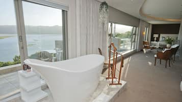 Penthouse suite | Banheira de imersão total