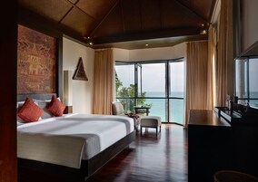 Sunset Pool Villa | Frigobar, cofres nos quartos, escrivaninha, cortinas blackout