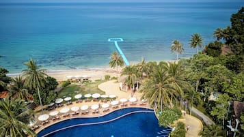 2 piscinas exteriores, guarda-sóis, espreguiçadeiras