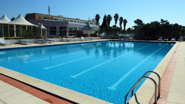 Piscina interior, piscina exterior