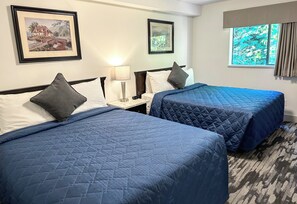 Quarto Standard, 2 camas queen-size | Roupa de alta qualidade, camas de colchão pillowtop, secretária 