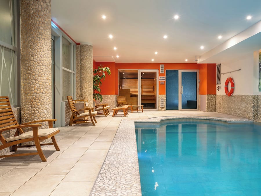 Piscina interior, da(s) 9:00 à(s) 21:00, espreguiçadeiras