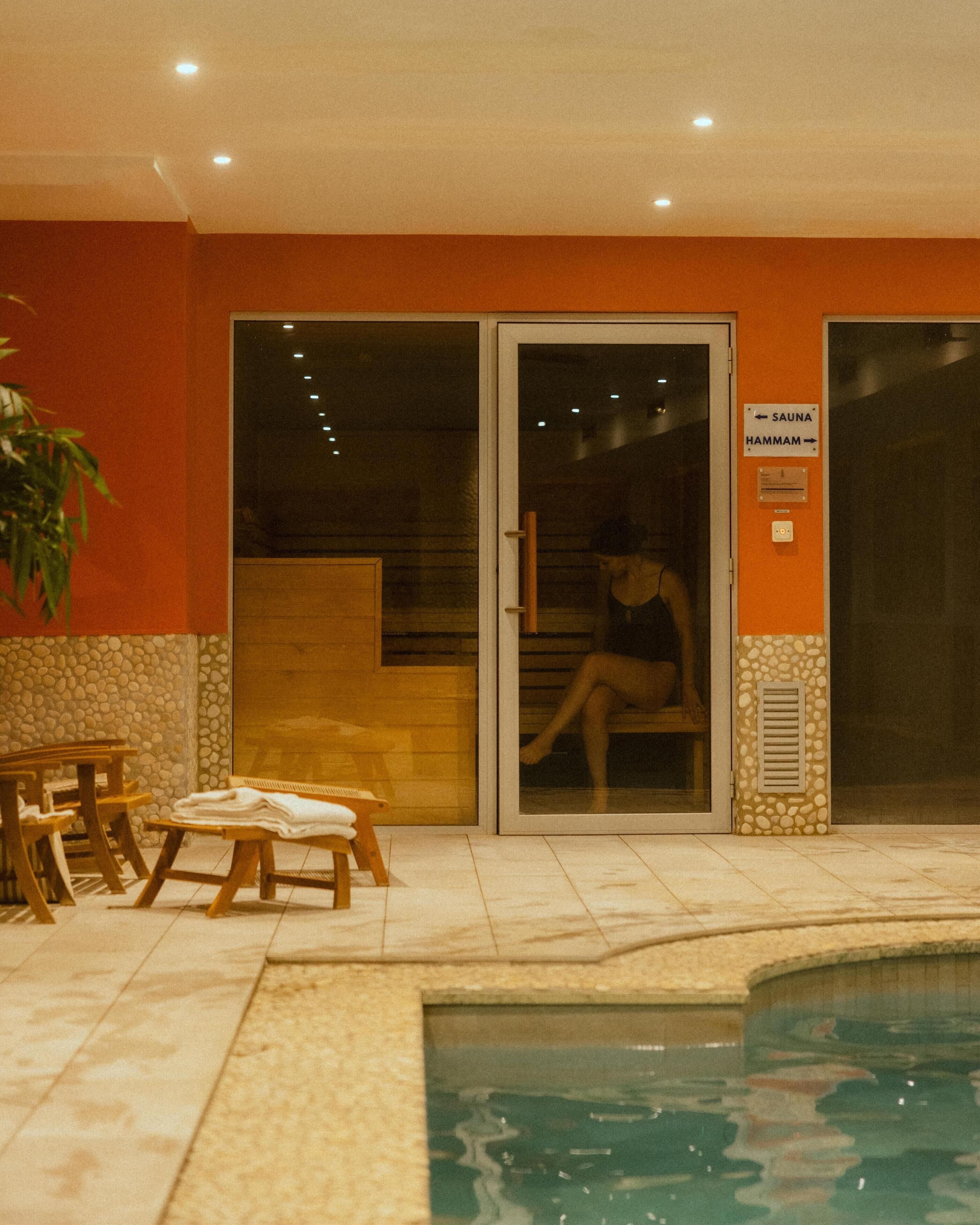 Piscina interior, da(s) 9:00 à(s) 21:00, espreguiçadeiras 