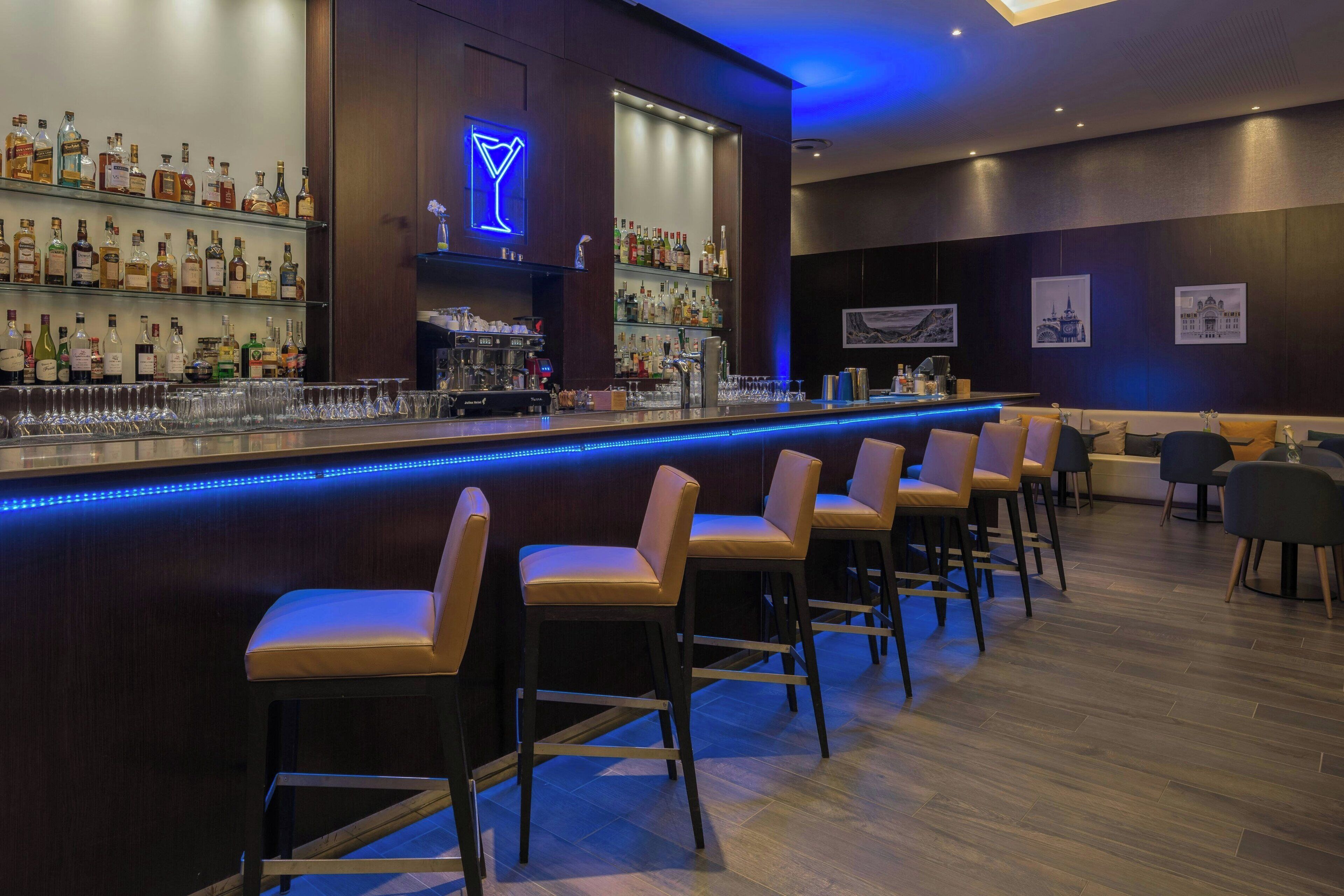 2 bares/lounges