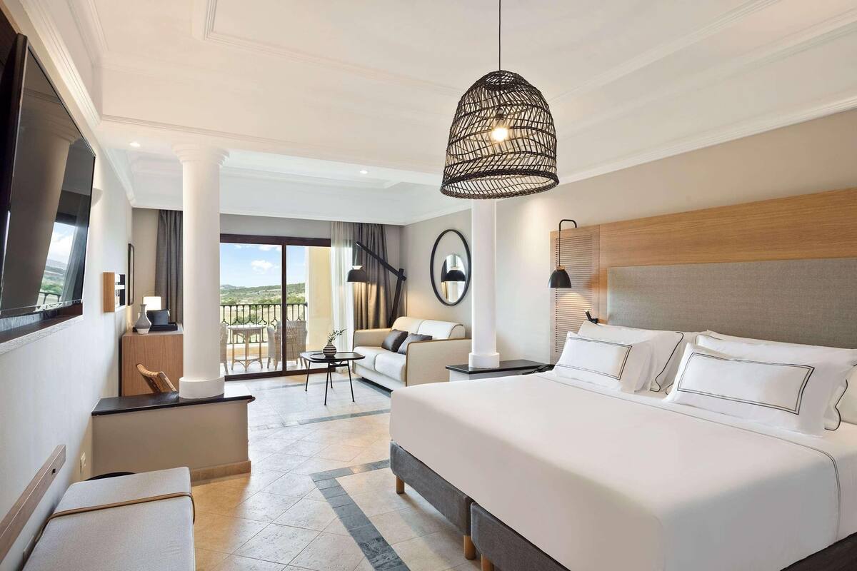 Roupa de alta qualidade, edredões de penas, minibar
