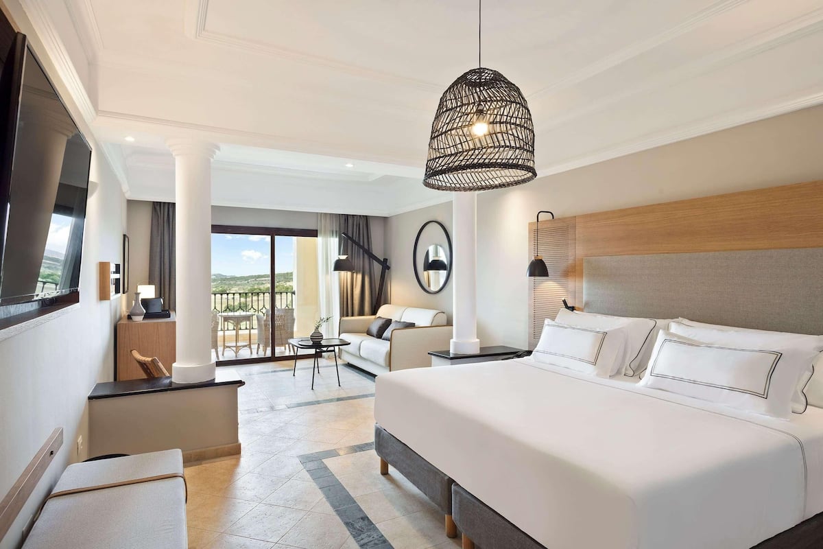 Roupa de alta qualidade, edredões de penas, minibar
