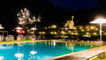Piscina externa sazonal