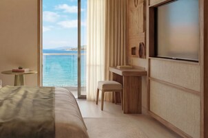 Roupa de alta qualidade, minibar com produtos grátis, secretária
