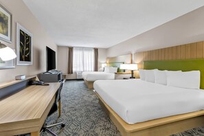 Quarto, várias camas, não fumadores (Efficiency) | 1 quarto, roupa de alta qualidade, secretária 