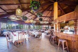 Café da manhã, almoço e jantar
